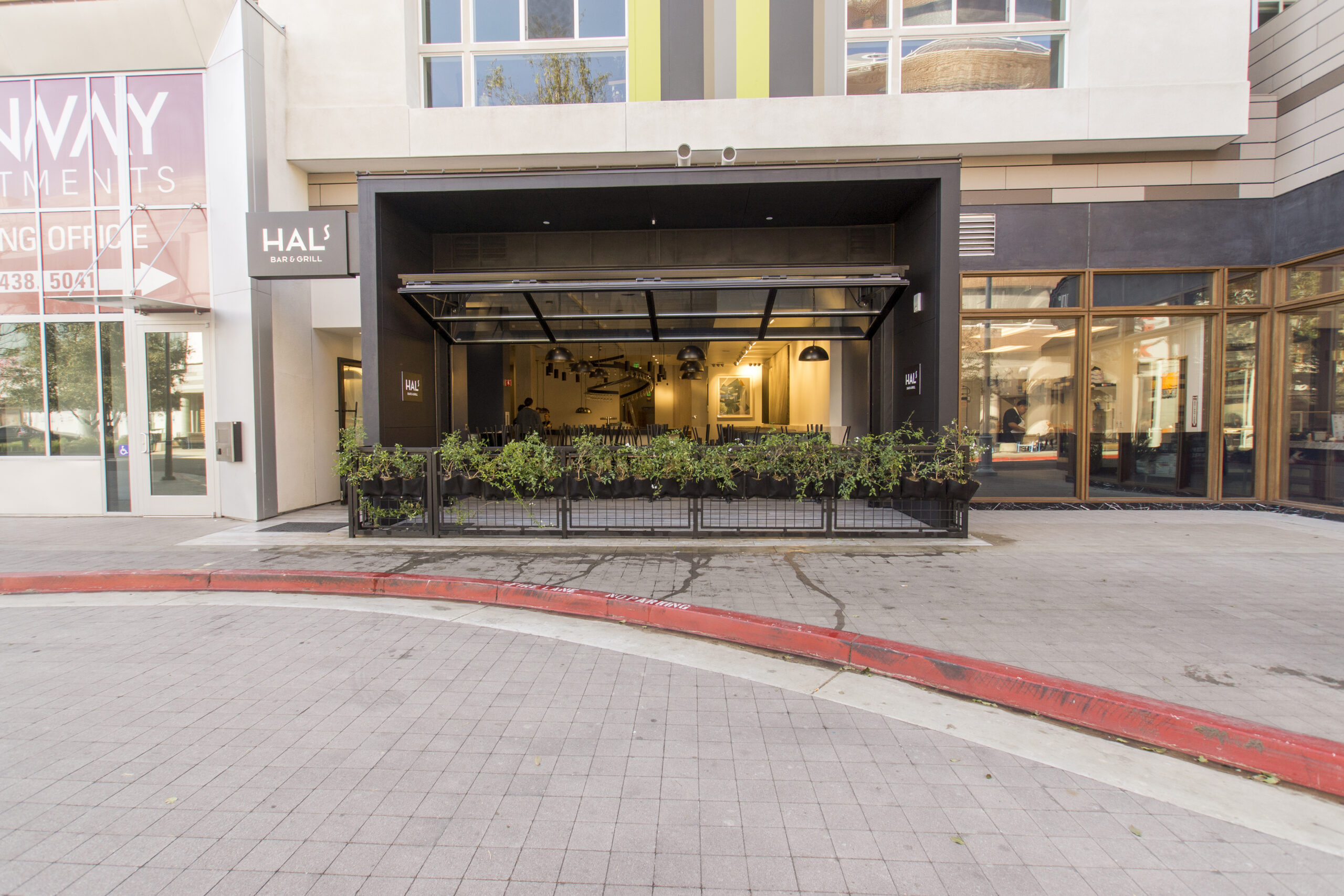 Hal's Bar and Grill - econstruct West LA's Premier Restaurant & Luxury ...